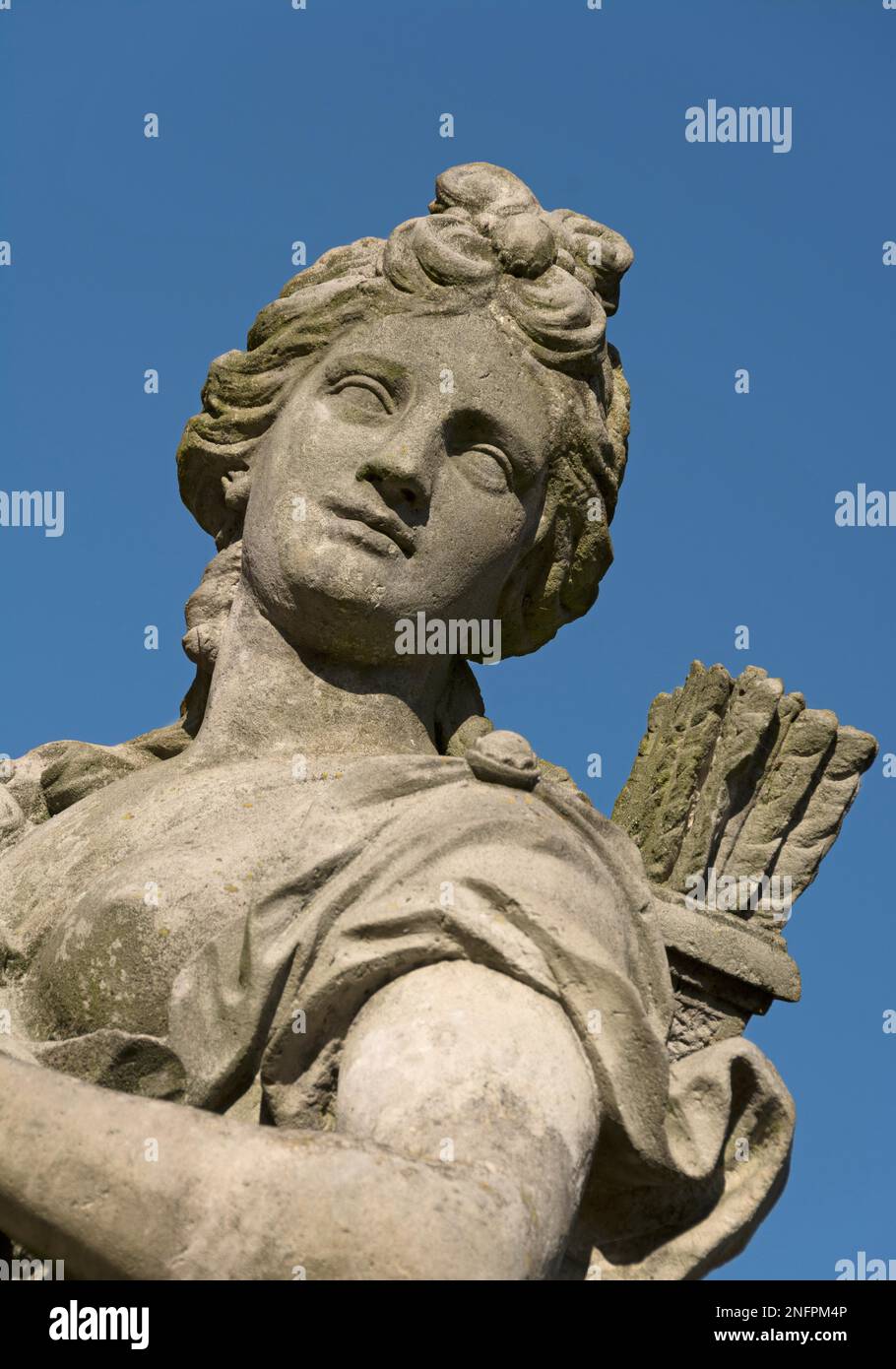 Statue baroque, déesse Artemis de la chasse, de la forêt, de la ...