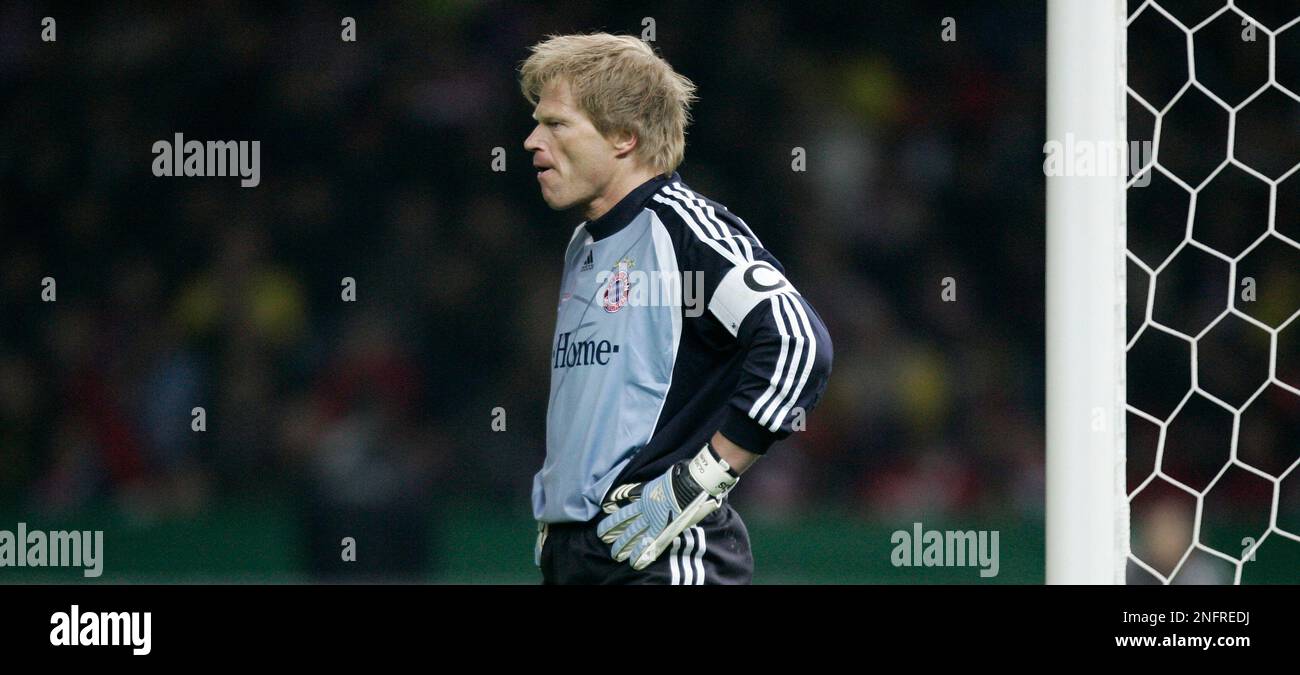 Munich goalkeeper Oliver Kahn follows the German Soccer Cup, DFB-Pokal ...