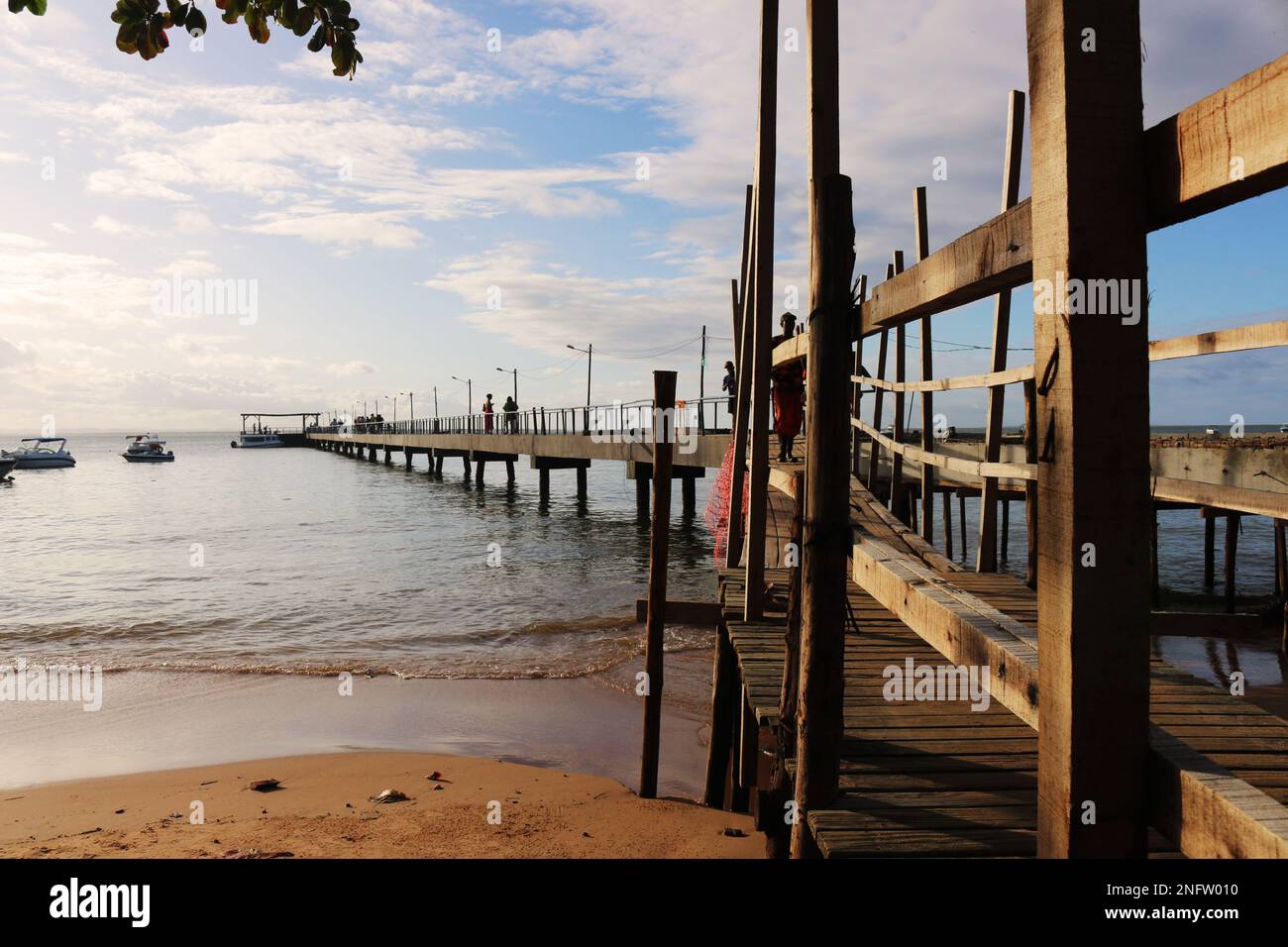 Reflets dans le sable des plages de camamu Banque de photographies et d ...
