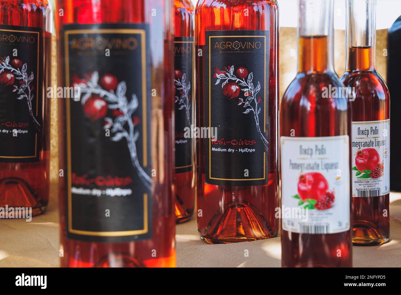 Vin de grenade et liqueur produits par Agrovino Farm de la famille ...