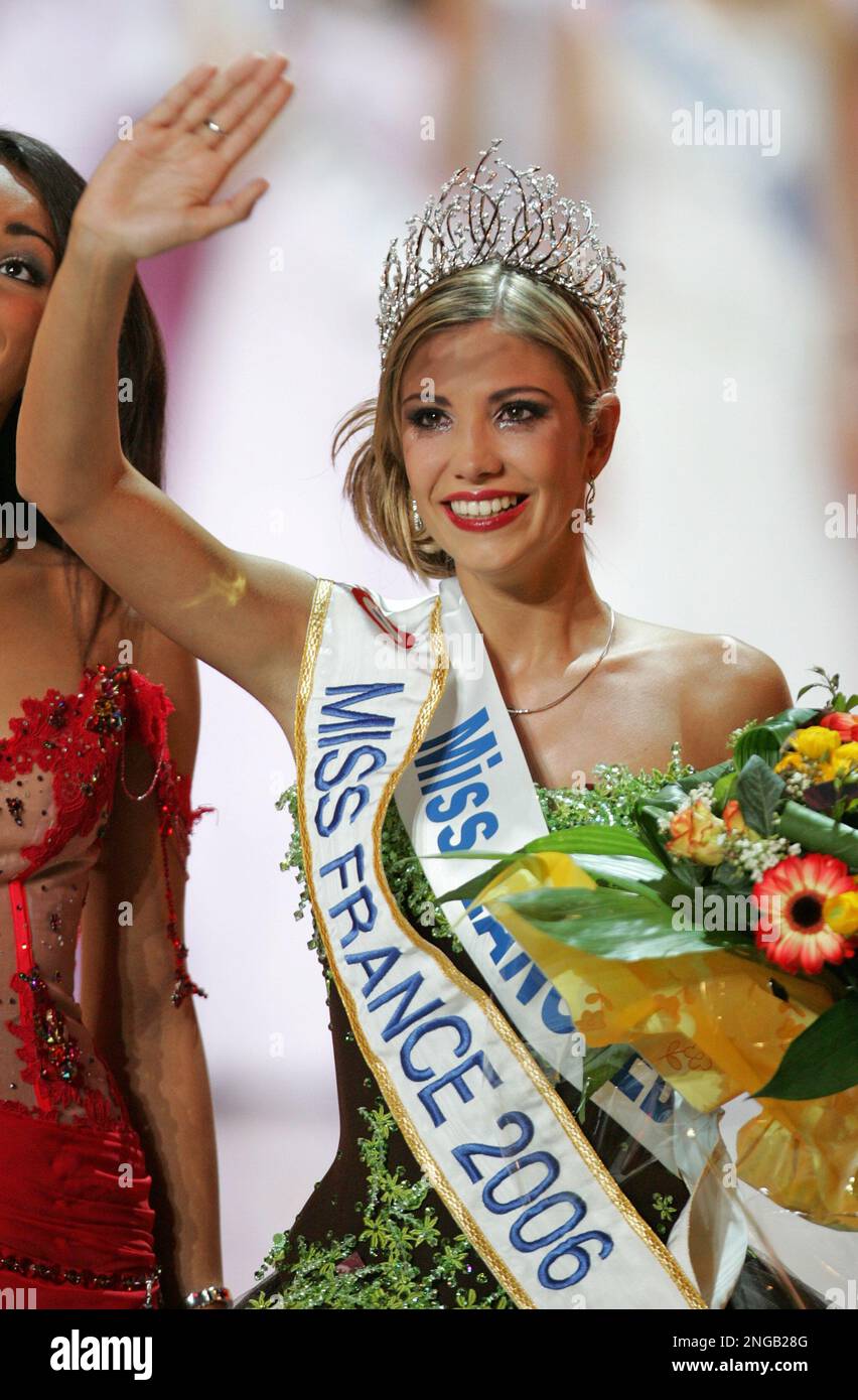 Miss Languedoc Alexandra Rosenfeld, is crowned Miss France 2006, in ...