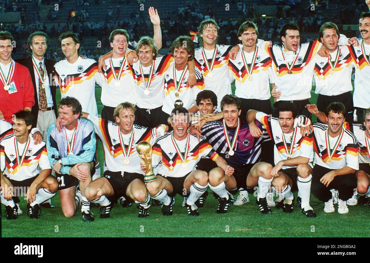 The West German soccer team with the team captain Lothar Matthaeus ...