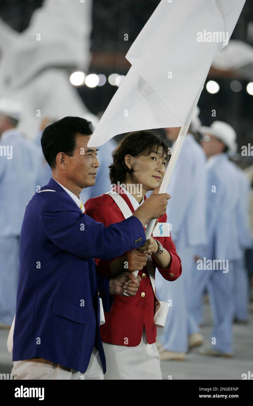 South Korean volleyball player Ku Min-jing, right, and North Korean ...