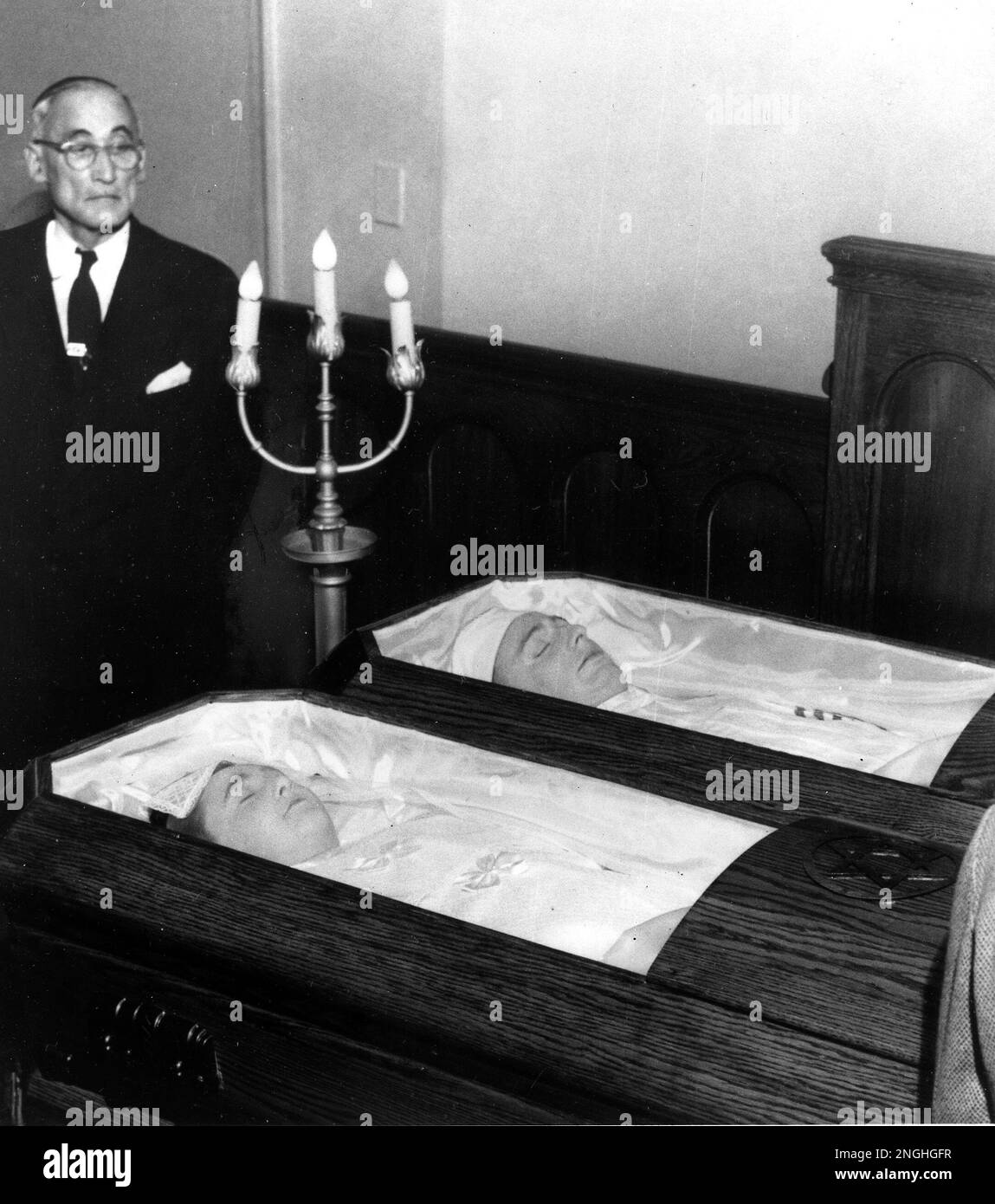 The bodies of the American spies Julius Rosenberg and his wife Ethel ...
