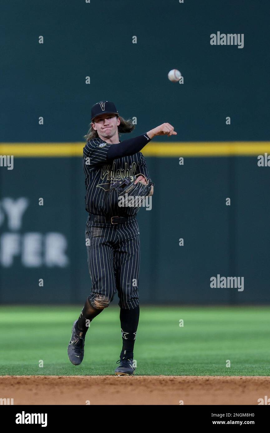 17 février 2023: Jonathan Vastine #13 l'infielder de Vanderbilt fait un ...