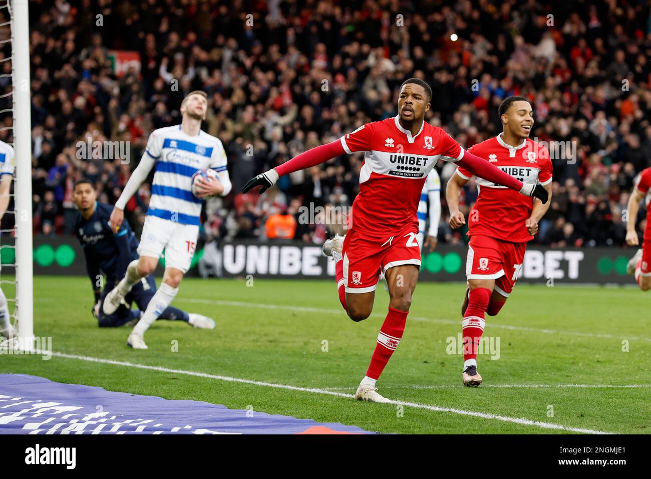 Chuba Akpom de Middlesbrough célèbre son but de 2nd lors du match du ...