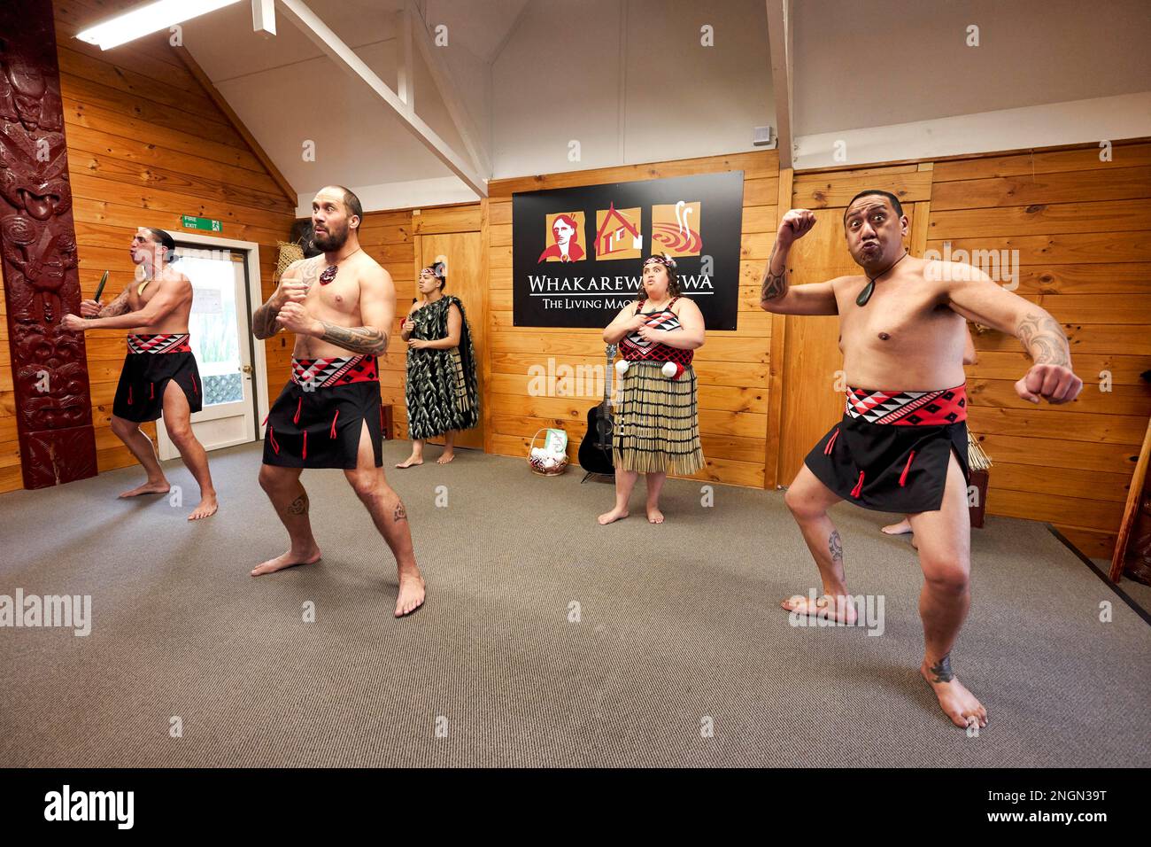 Dance maori haka Banque de photographies et d’images à haute résolution ...