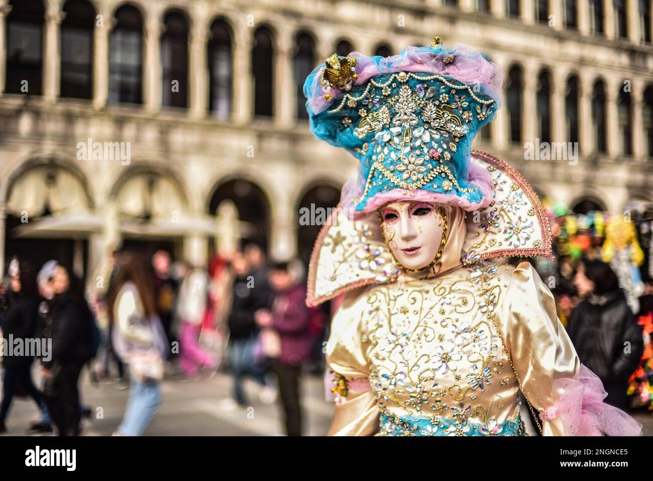 Carnaval de Venise (place Saint-Marc) pendant les nouvelles masques du Carnaval de Venise 2023 ...