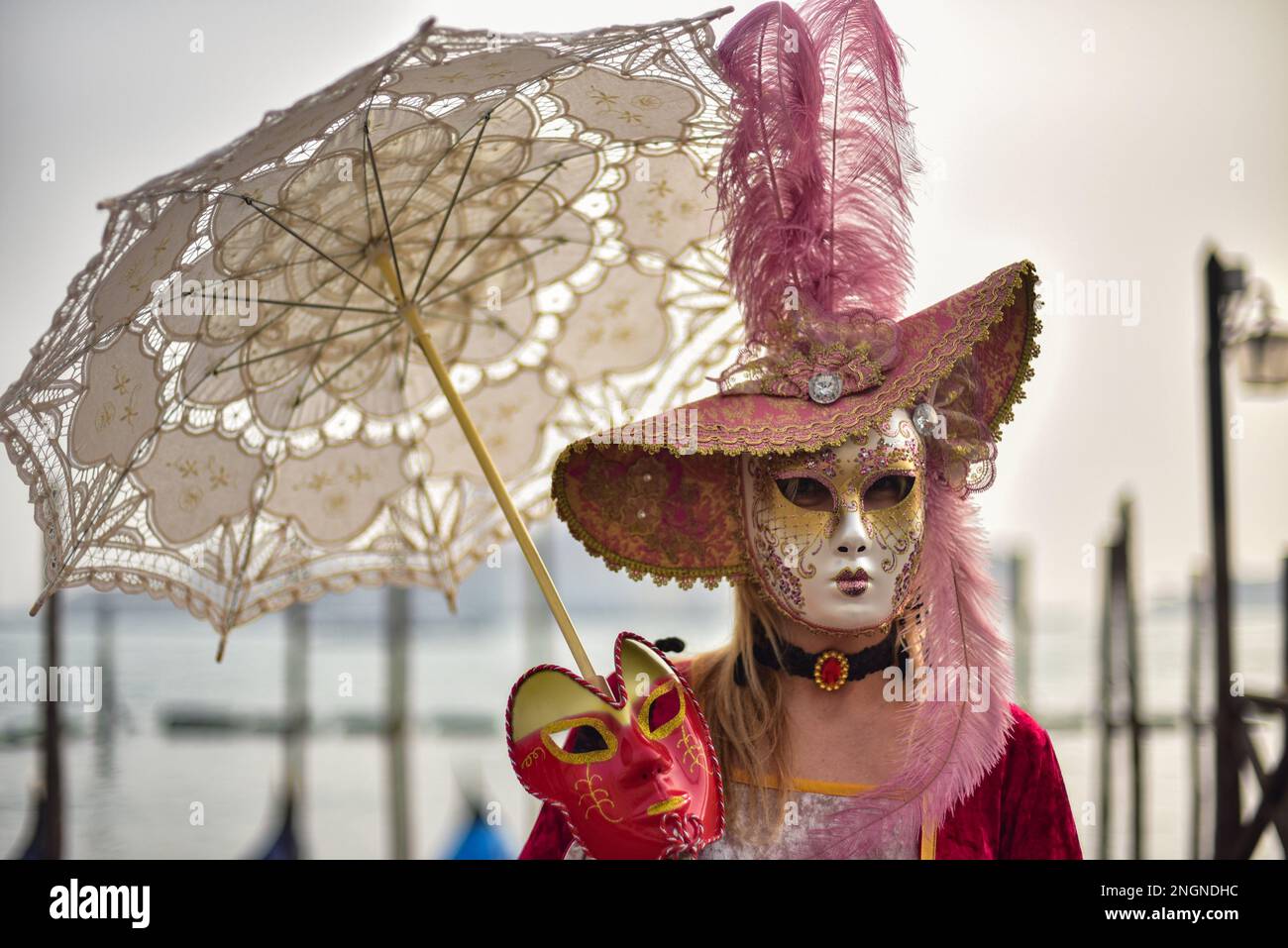 Carnaval de Venise (place Saint-Marc) pendant les nouvelles masques du Carnaval de Venise 2023 ...