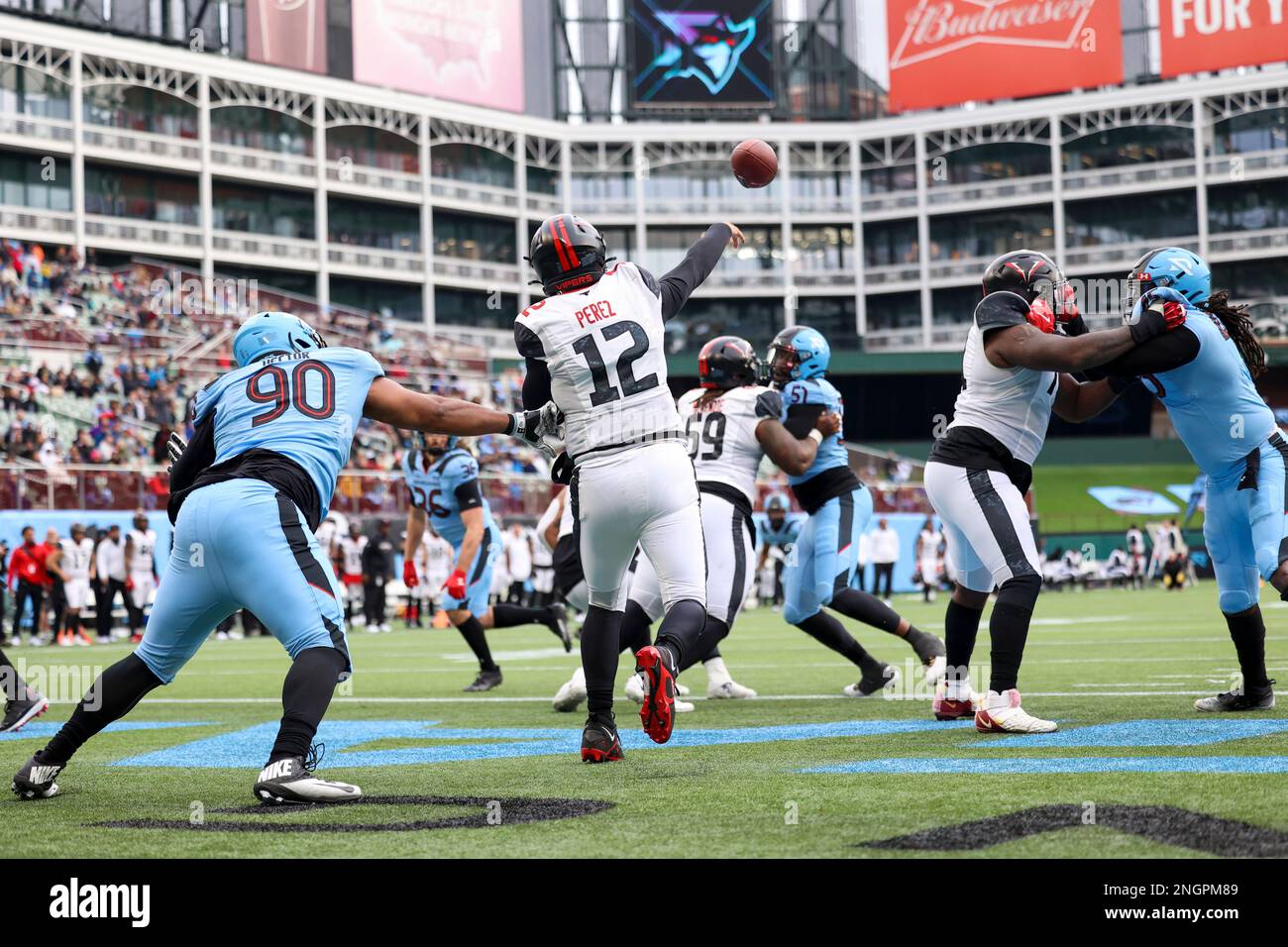 ARLINGTON, TX - FEBRUARY 18: Vegas Vipers quarterback Luis Perez (12 ...