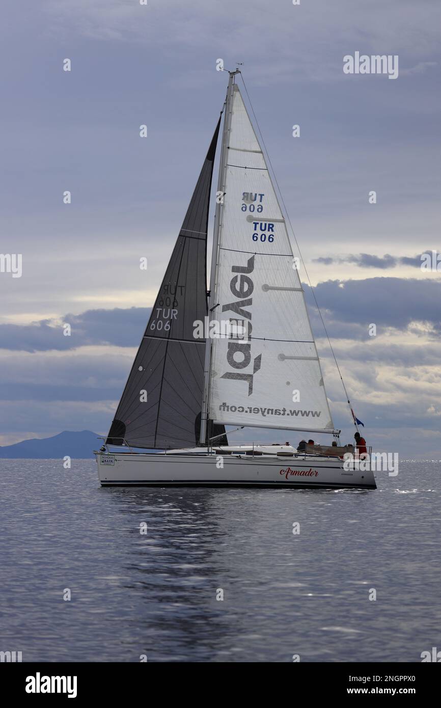 Bodrum, Turquie. 04 février 2023 : les voiliers naviguent par temps ...