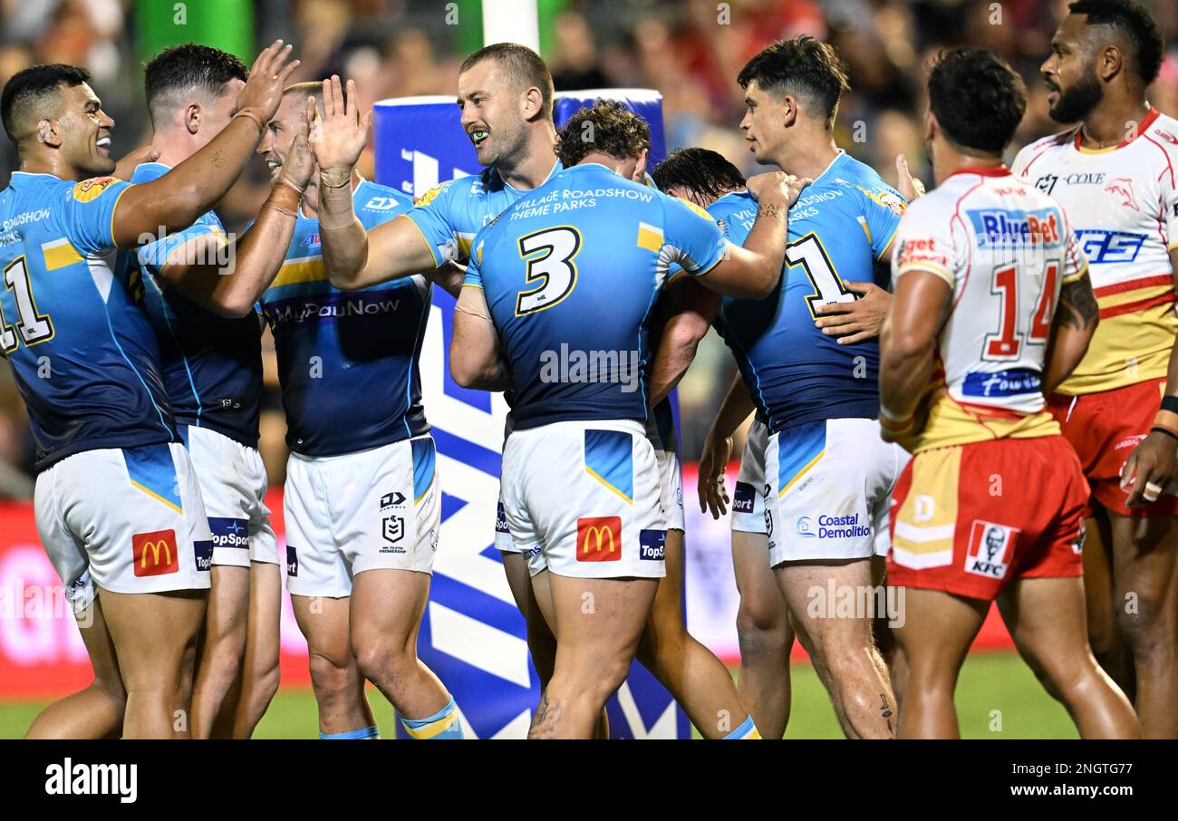 Sam McIntyre (au centre) des Titans célèbre une tentative avec des ...