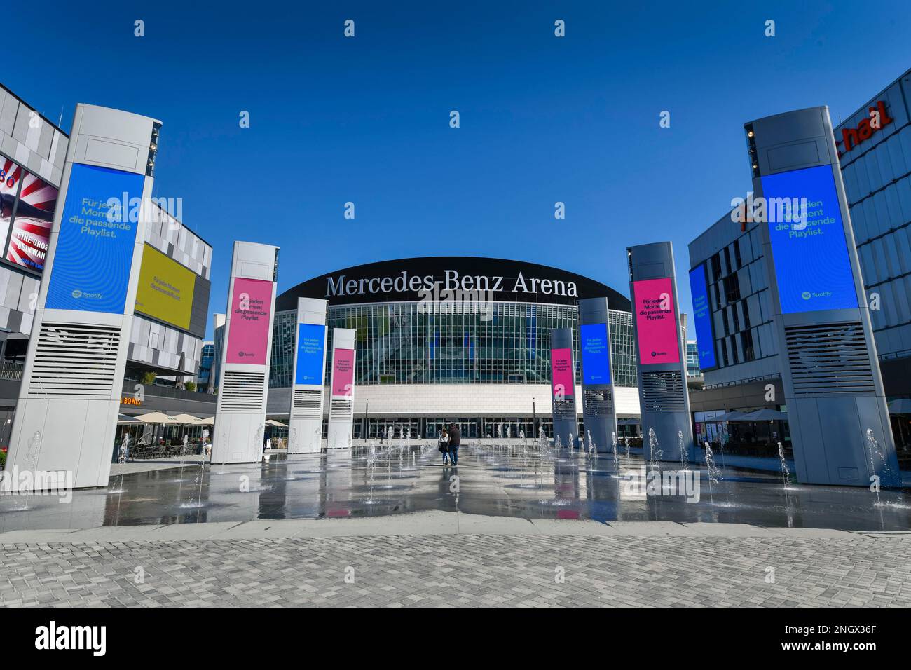 Salle polyvalente mercedes benz arena berlin Banque de photographies et ...