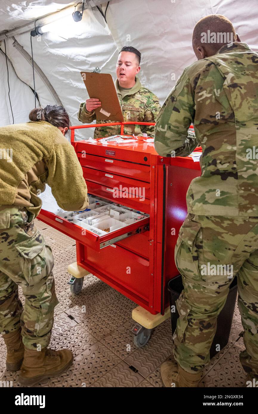 ÉTATS-UNIS Tech. De la Force aérienne Le Sgt Robert Thomas, instructeur ...