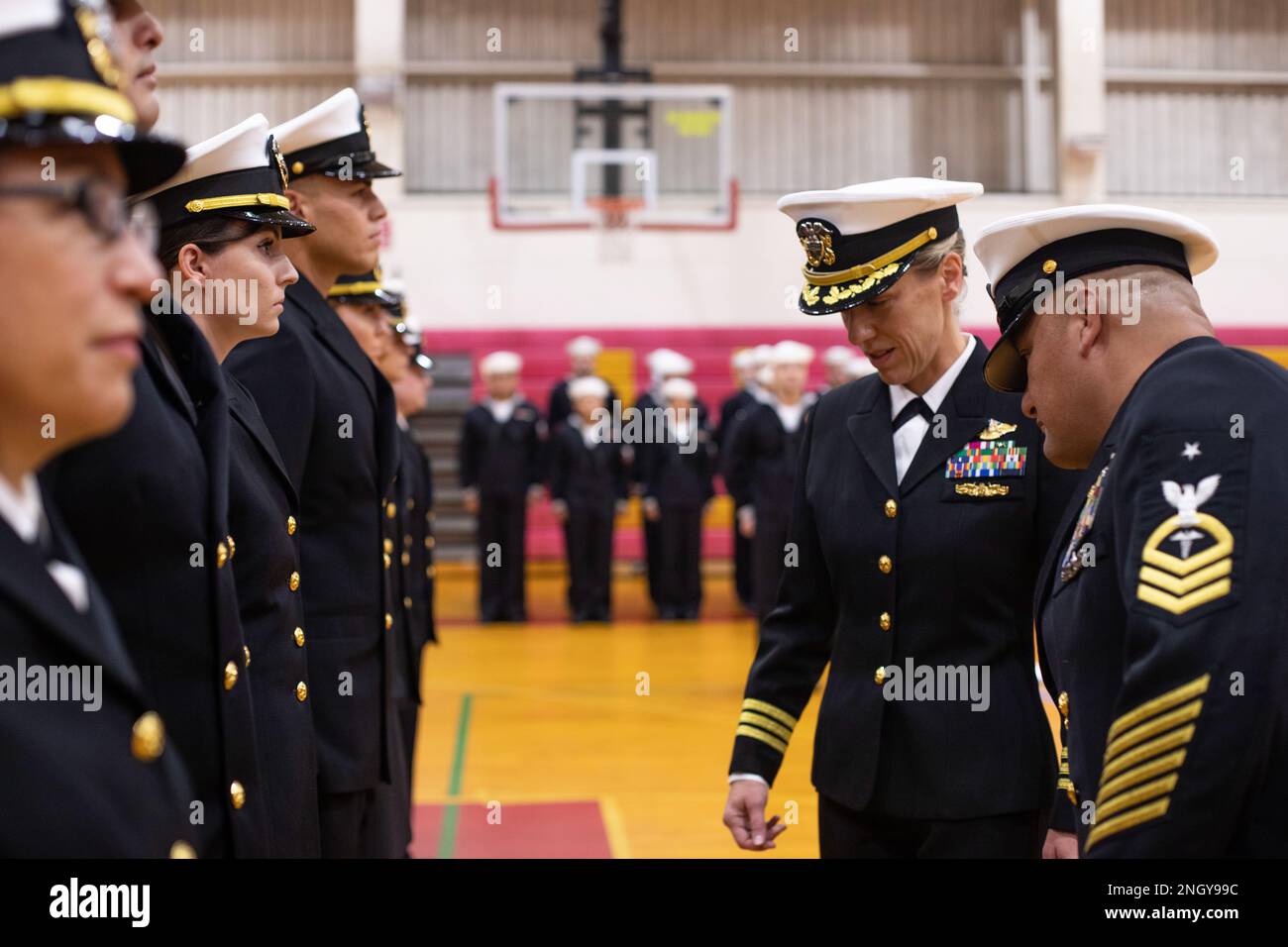 ÉTATS-UNIS Navy Hospital Corpsman Chef principal Victor Alonzo, à ...