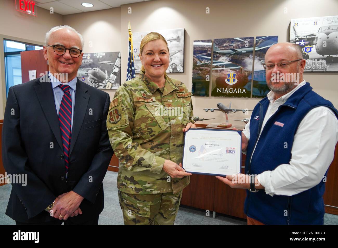Le colonel Lara Morrison, commandant de l'escadre de ravitaillement en ...