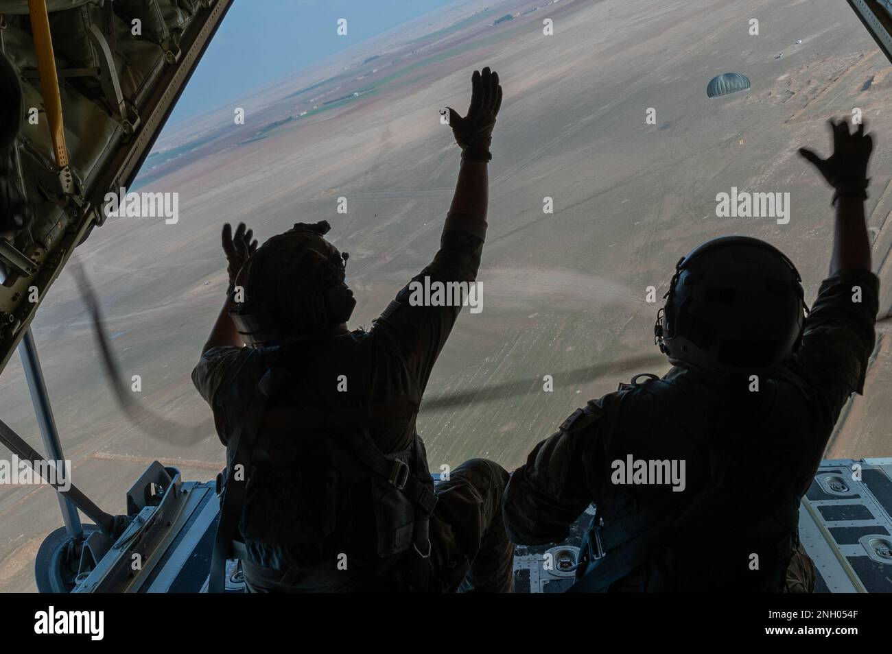 ÉTATS-UNIS Le Sgt Michael Cashman, Tech de la Force aérienne, et Jeremy ...