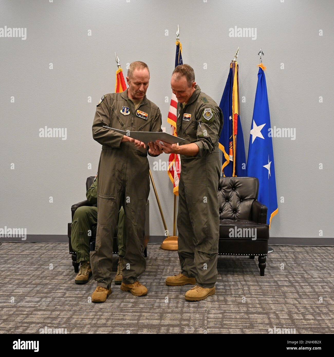 Le major général Howard P. Purcell, adjudant général adjoint pour l'air ...