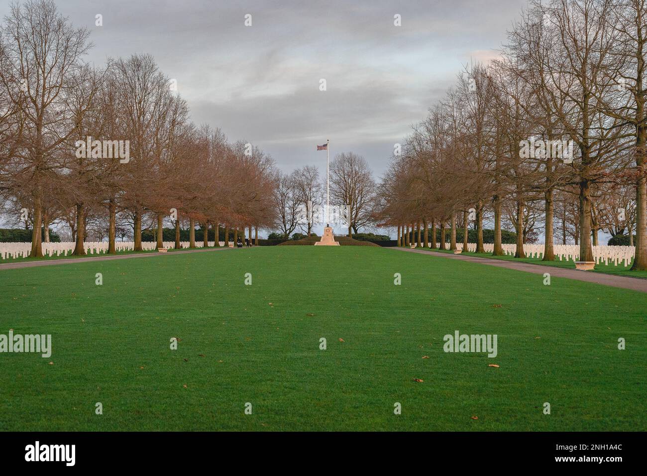 Statue et monuments commémoratifs pour les soldats tombés de la Seconde ...