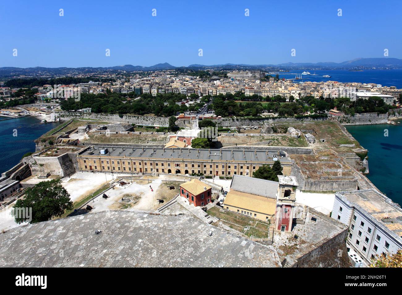 Vue sur la ville de Corfou à partir de l'ancien fort, une ville du ...