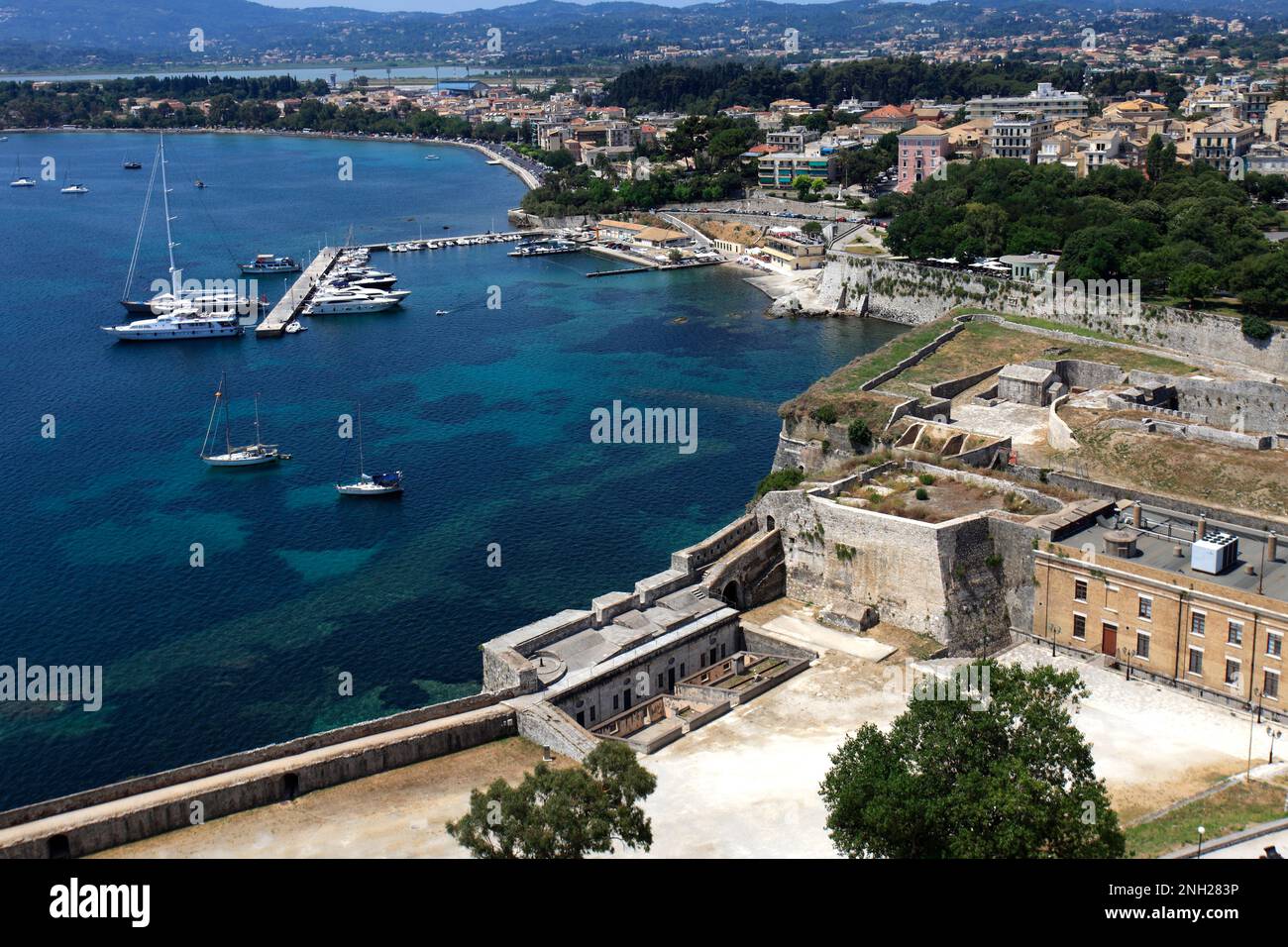 Vue sur la ville de Corfou à partir de l'ancien fort, une ville du ...