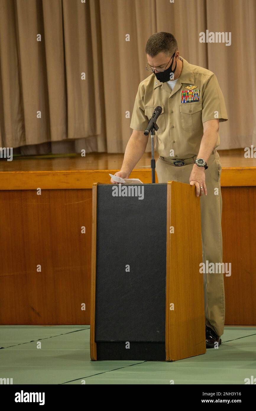 ÉTATS-UNIS Le capitaine de la Marine Bennett Sandford, l'aumônier de l ...