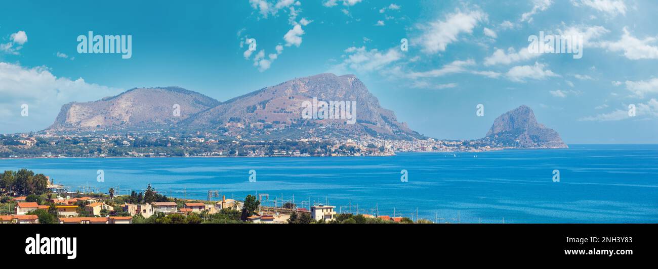 Azur Mer Tyrrhénienne bay et rocher de Capo Zafferano vue depuis l ...