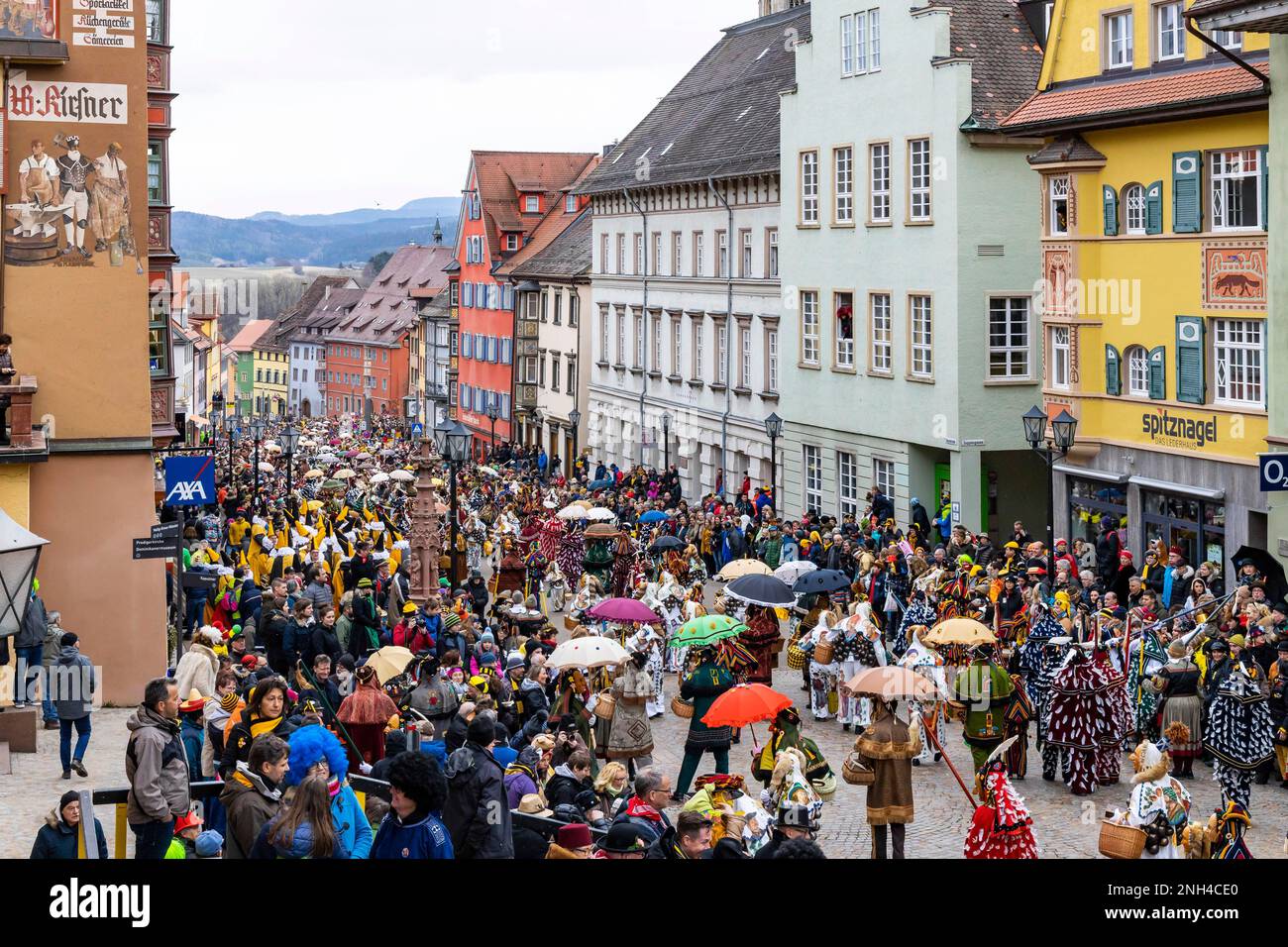 Saut historique de Fools à Rottweil, au point culminant du défilé de ...