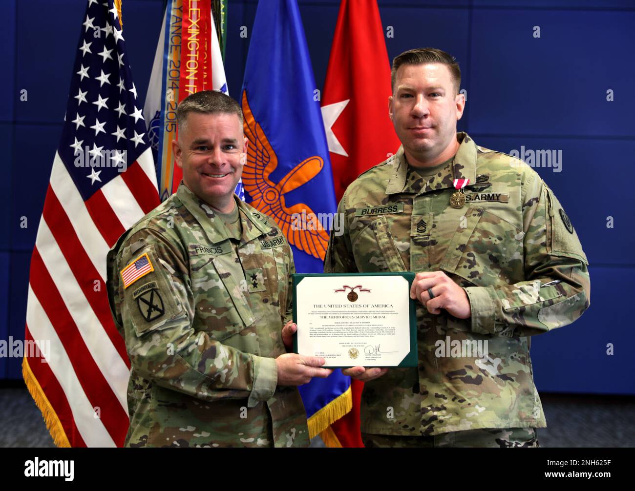 Major général David J. Francis, États-Unis Le Centre d'excellence de l ...