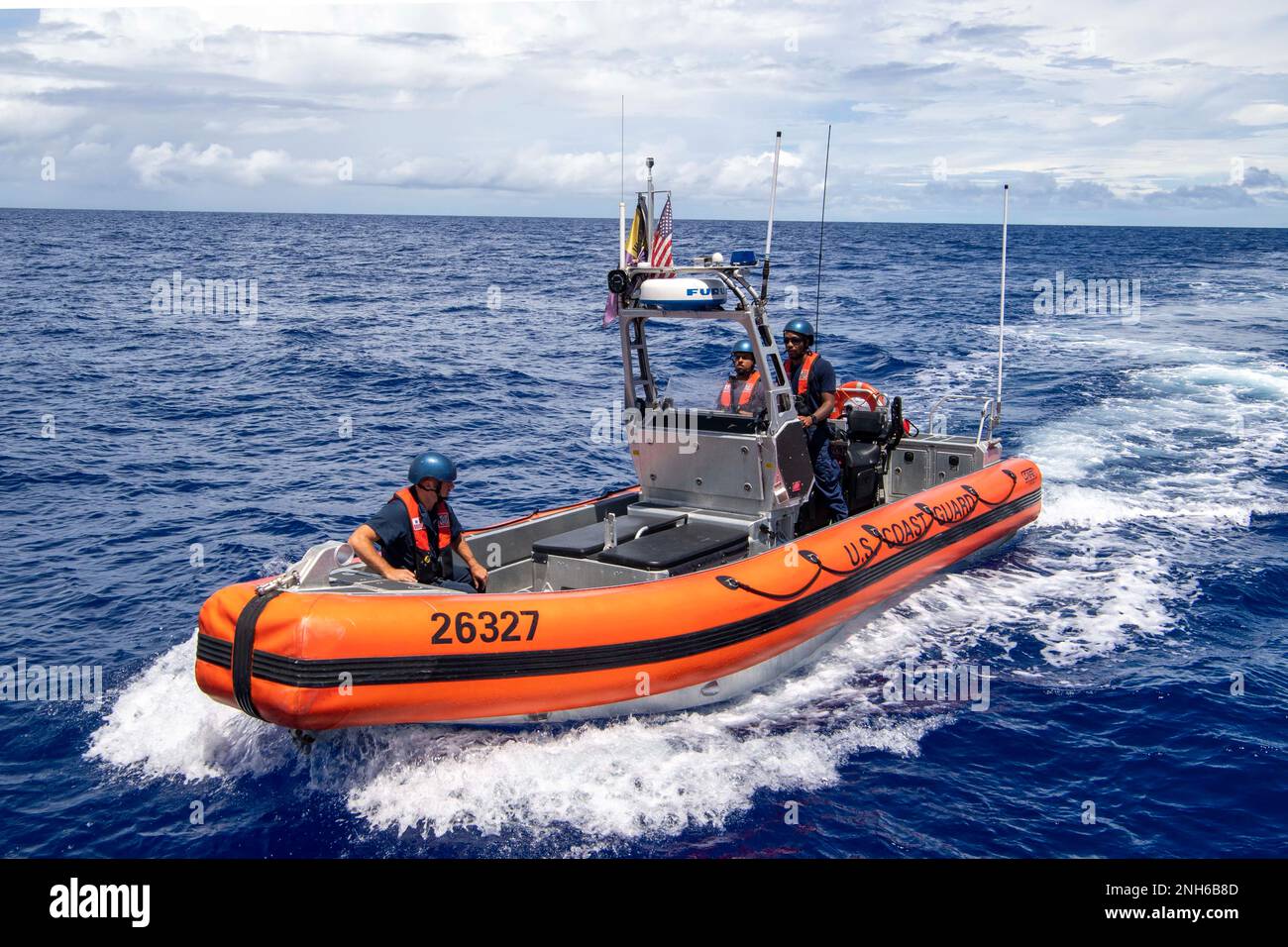 OCÉAN PACIFIQUE (19 juillet 2022) – l'équipage de l'USCGC Myrtle Hazard ...