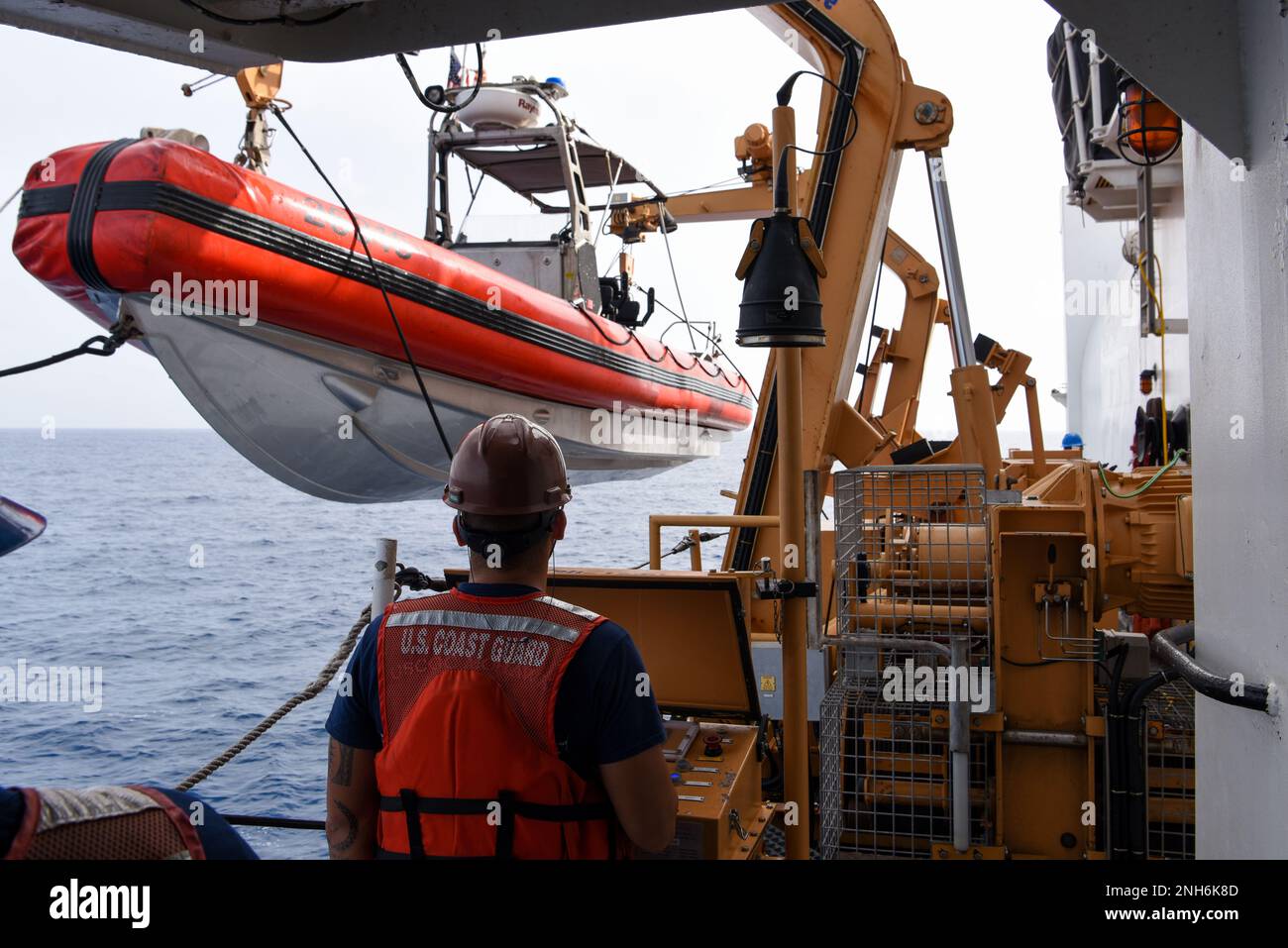 ÉTATS-UNIS Garde côtière Petty Officer 2nd classe Armando Rodriguez ...