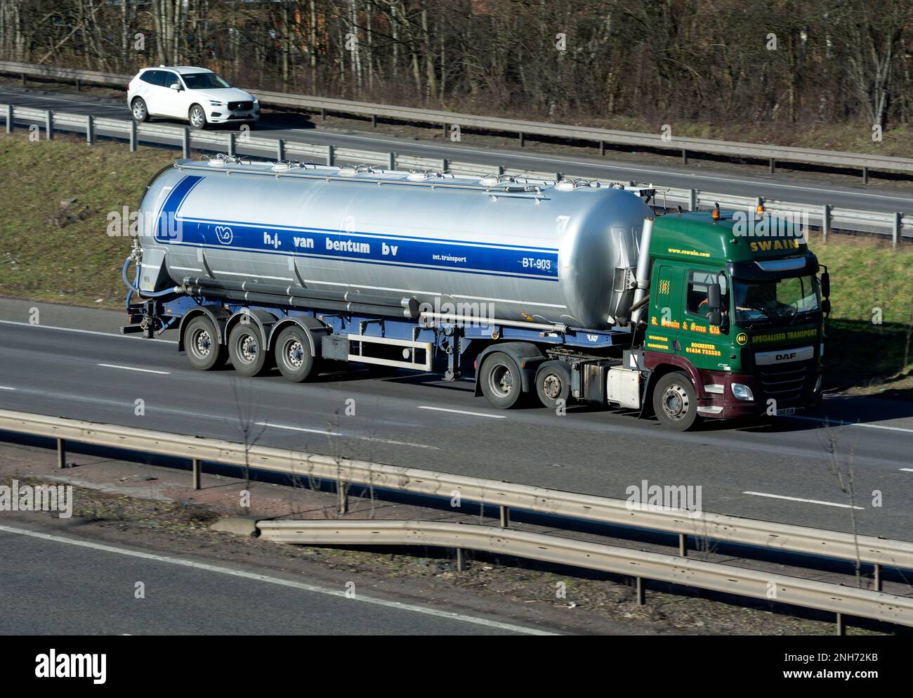 Camion citerne camion m40 autoroute Banque de photographies et d’images ...
