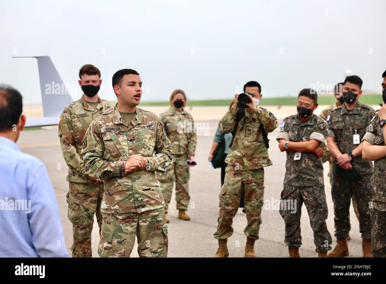 Le commandant du corps militaire de la République de Corée, le Lgén Kyu ...