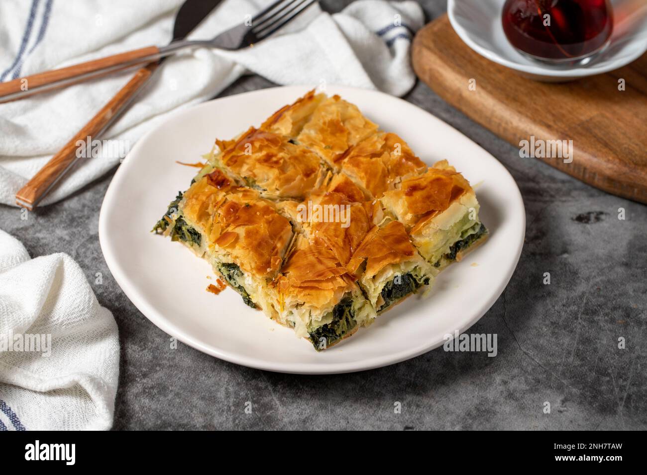 Pâtisserie aux épinards. Spécialités turques traditionnelles. Tarte aux ...