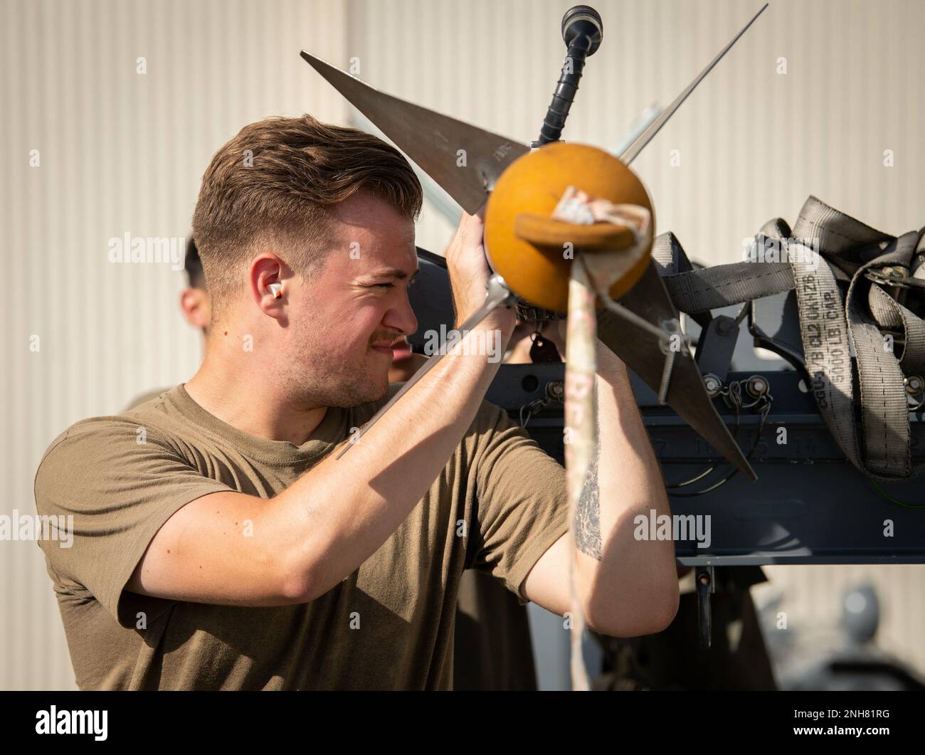 Le principal Airman Keegan Cooper, 43rd Escadron de génération de ...
