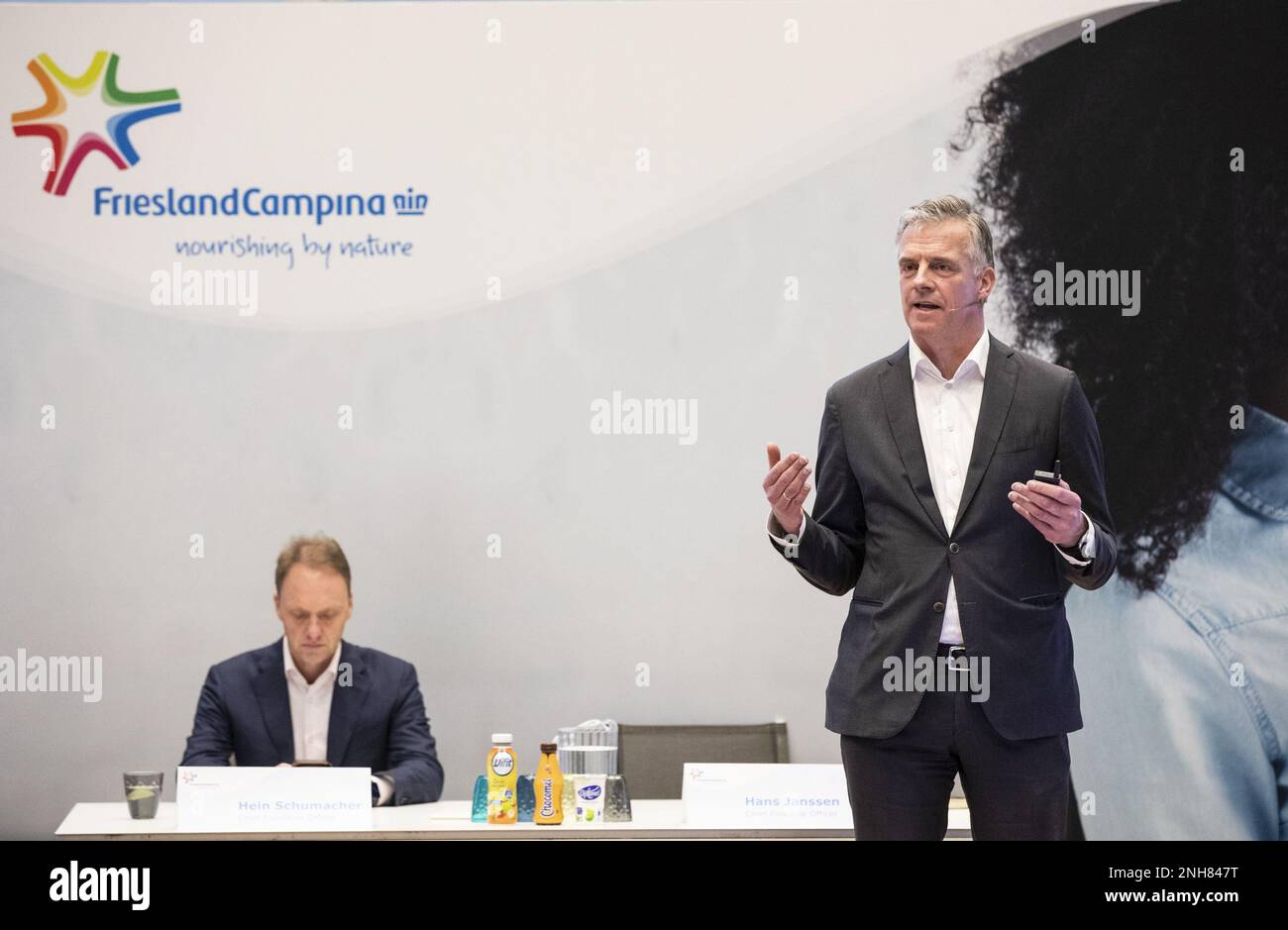 AMERSFOORT - Hans Janssen, CFO FrieslandCampina, pendant l'explication ...