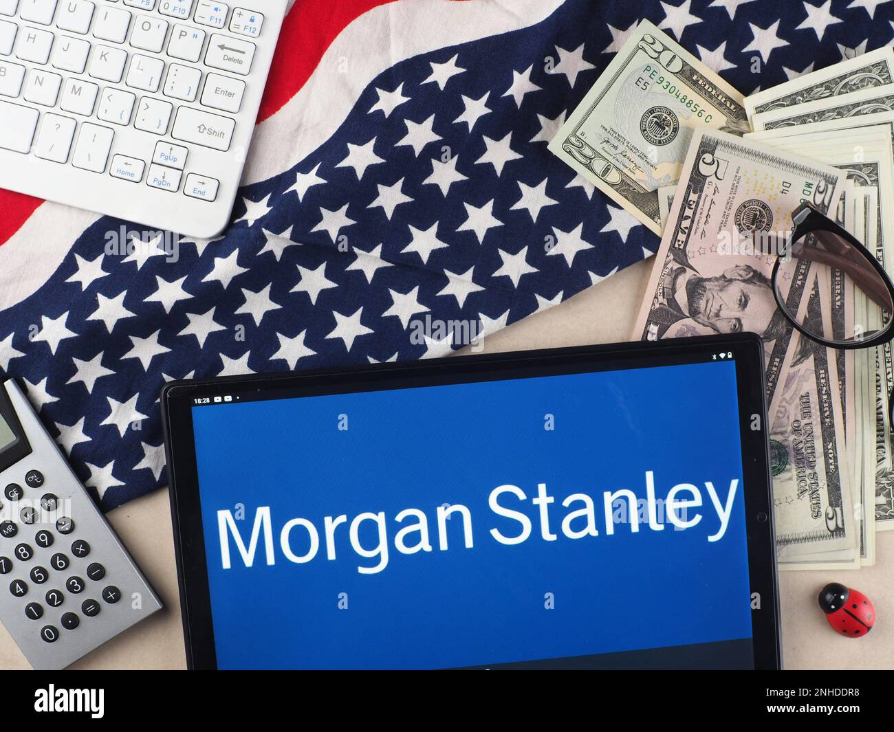 Dans cette illustration, le logo Morgan Stanley apparaît sur une ...