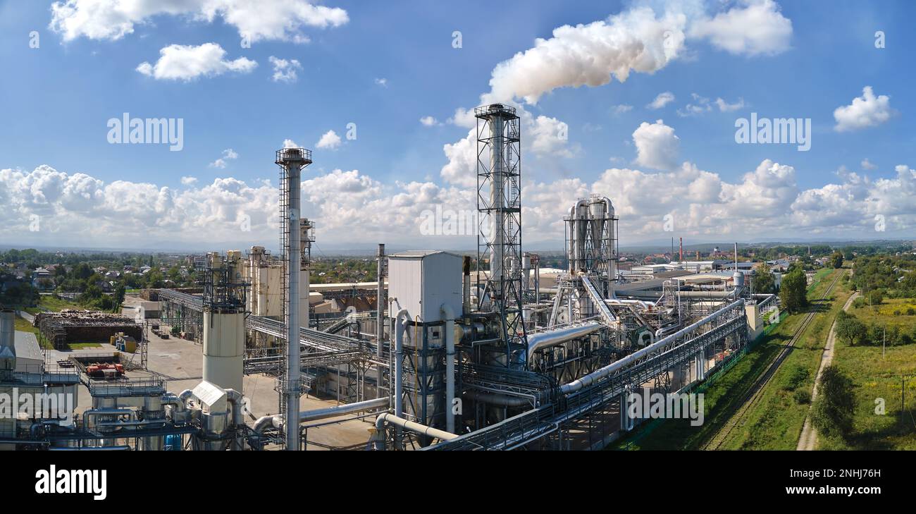 Vue aérienne de l'usine pétrochimique de raffinage de pétrole et de gaz ...