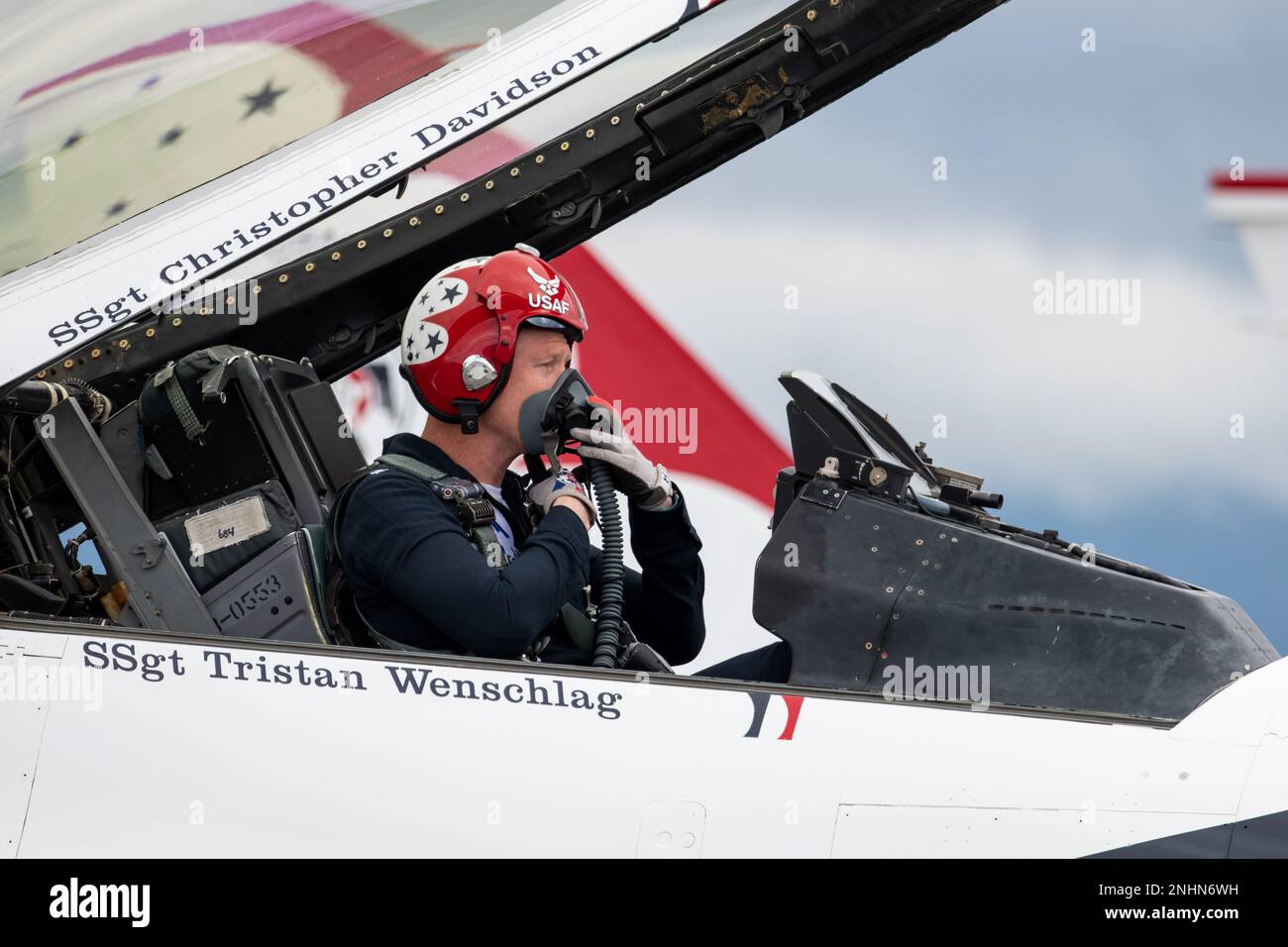 ÉTATS-UNIS Le lieutenant-colonel Justin Elliott de la Force aérienne ...