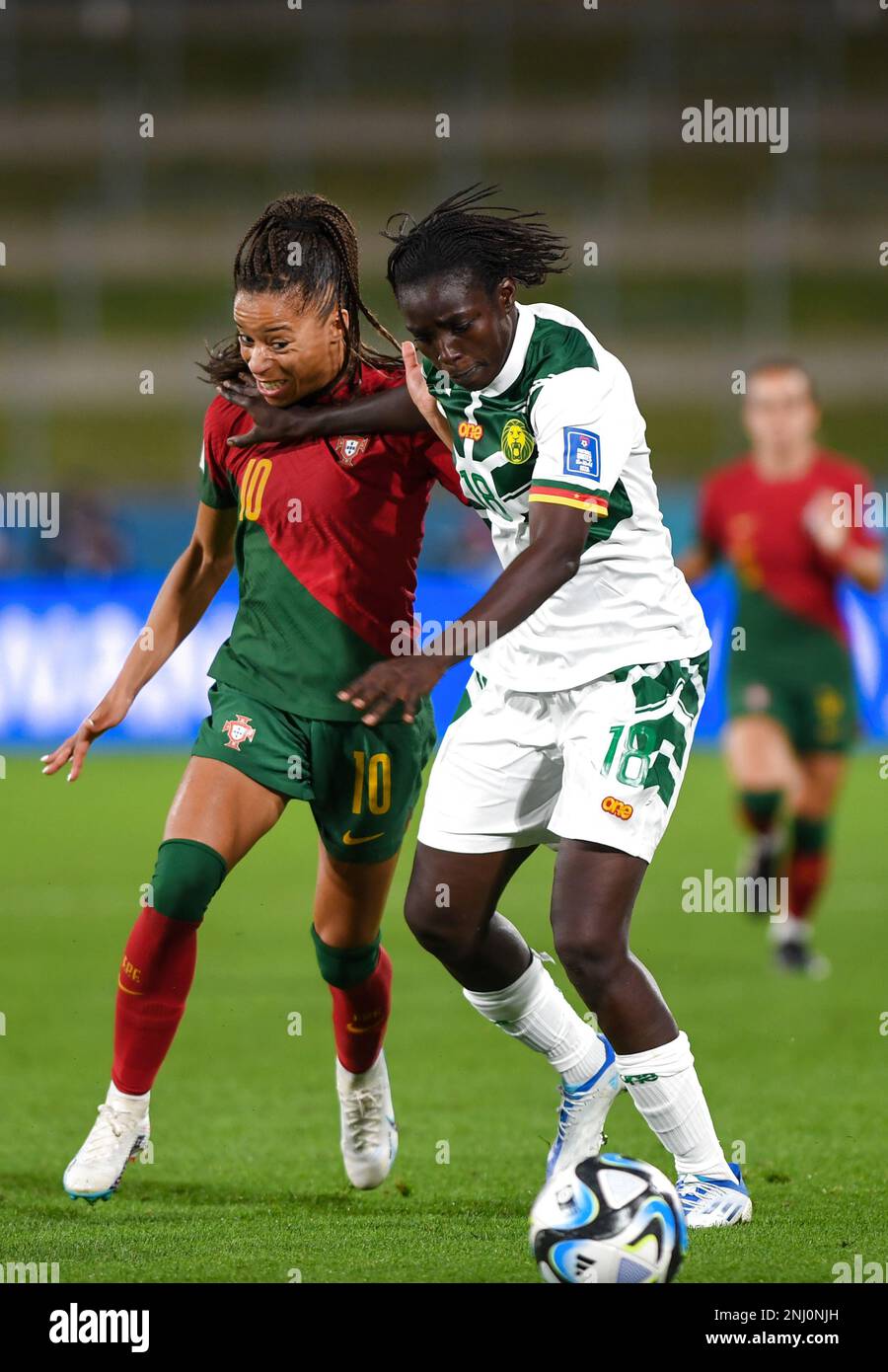 (230222) -- HAMILTON, 22 février 2023 (Xinhua) -- Claudia Dabda (R) du ...