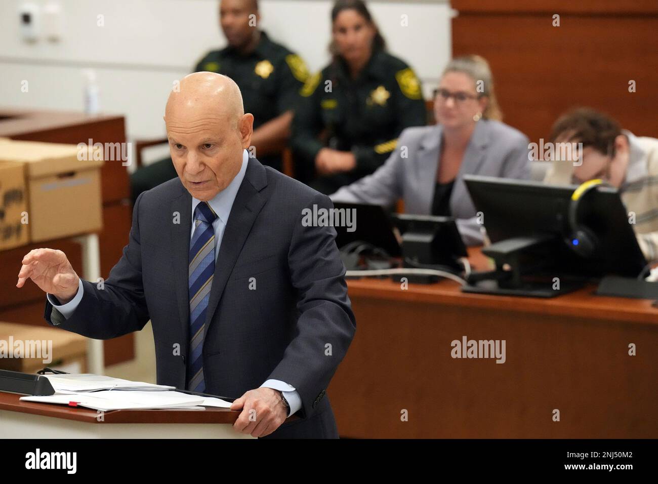 Assistant State Attorney Mike Satz gives his closing argument in the ...