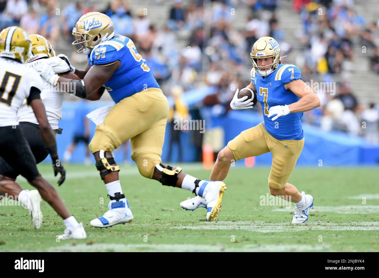 PASADENA, CA - SEPTEMBER 10: UCLA Bruins WR Colson Yankoff (7) carries ...