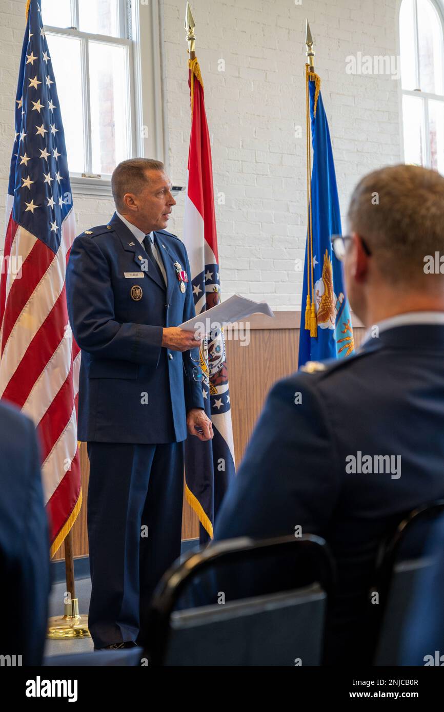 Le lieutenant-colonel William Skaggs, directeur des opérations du 157th ...