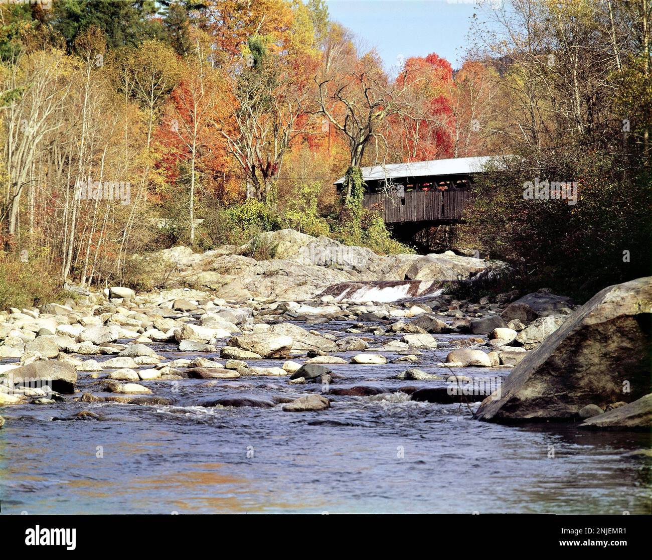 Pont couvert de swiftwater Banque de photographies et d’images à haute ...