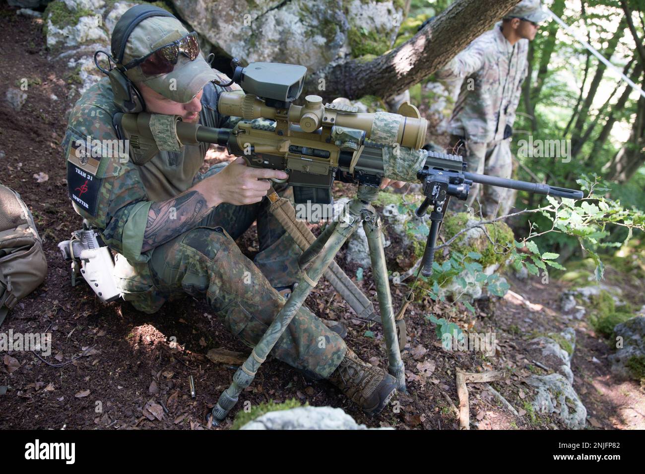 Un concurrent s'engage dans une cible lors du concours européen de l ...