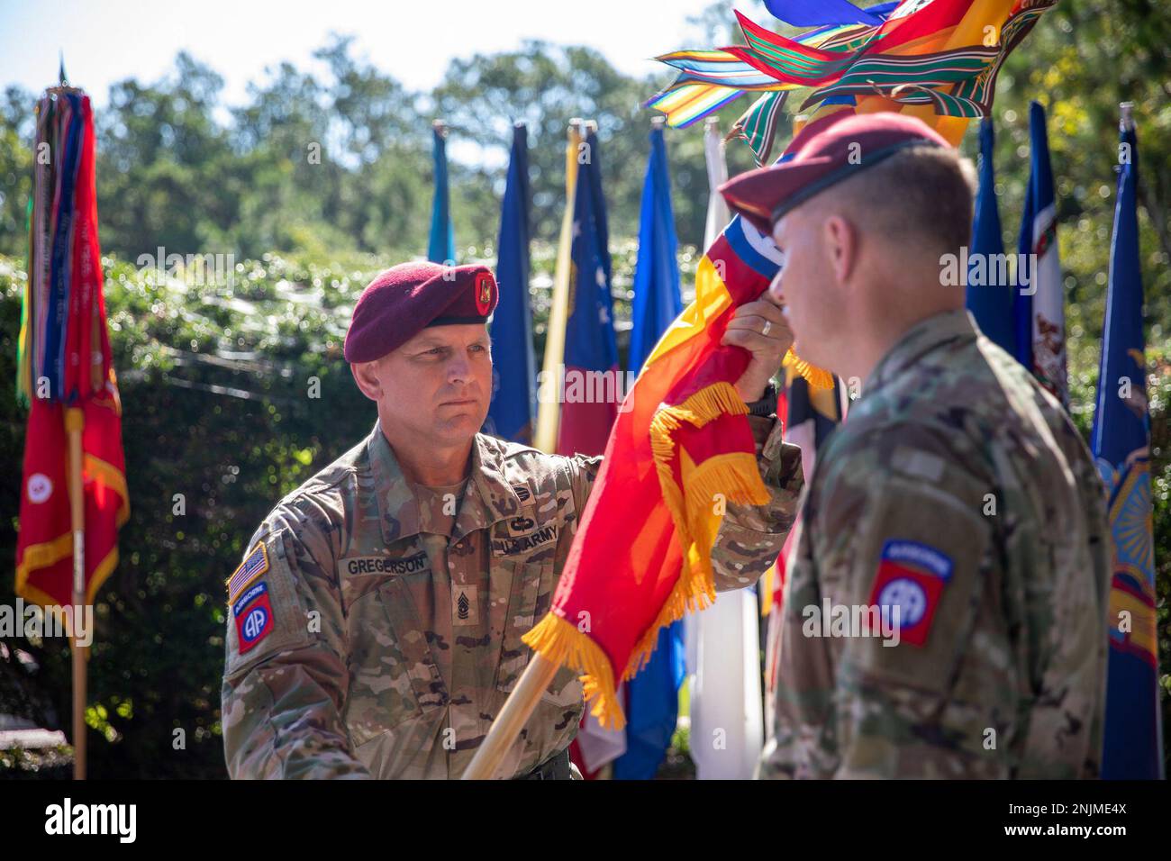Le sergent de commandement sortant Damon Woolever abandonne la ...