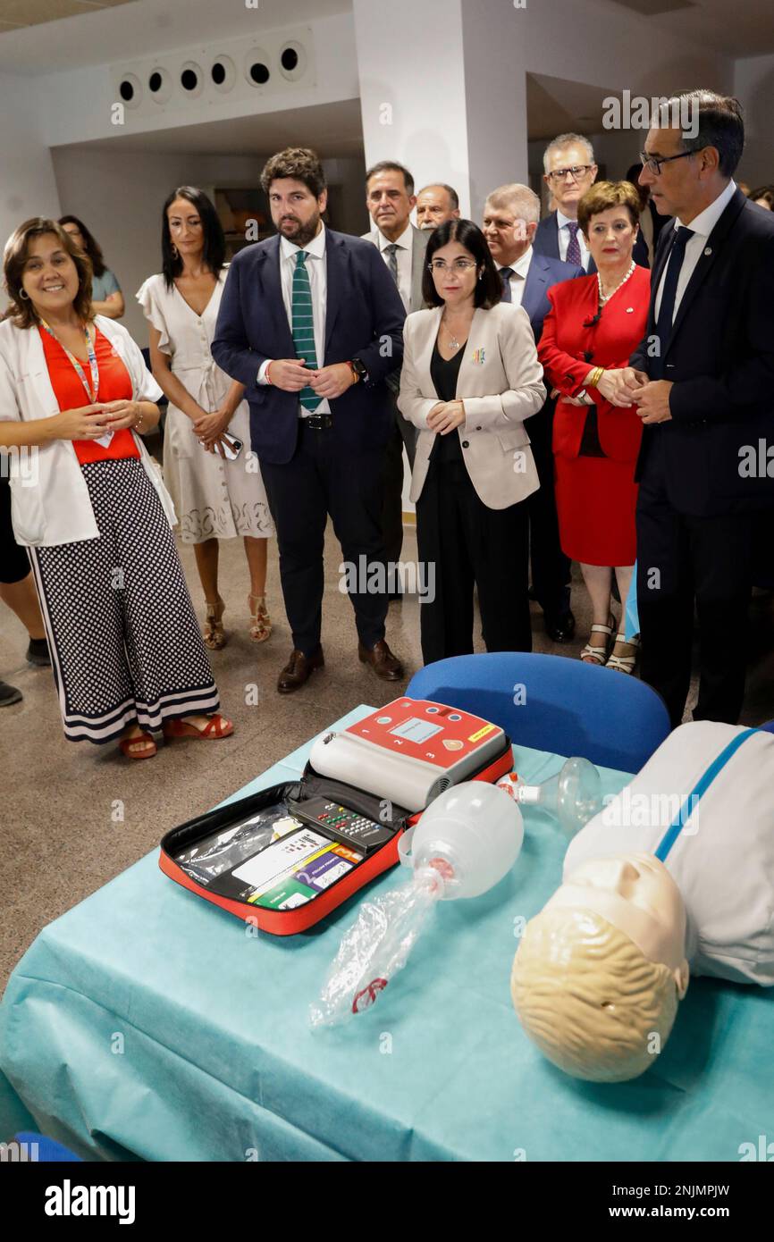 The Minister of Health, Carolina Darias (3r), and the President of the ...