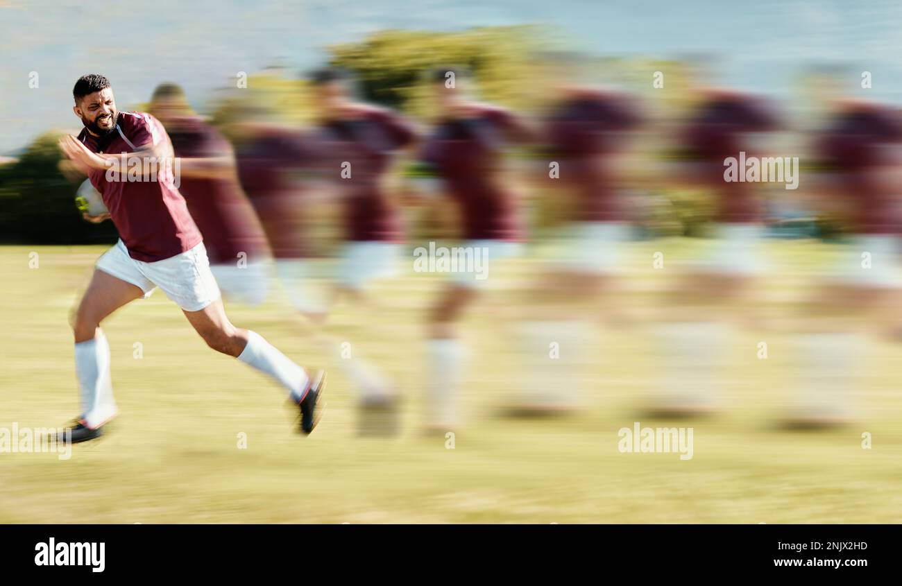 Sports, rugby et course avec un homme sur le terrain pour l ...
