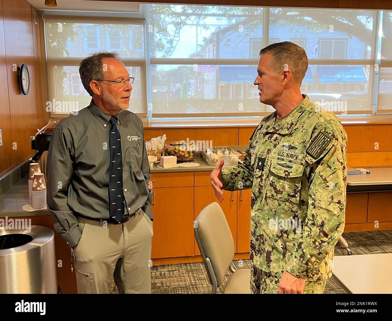 CENTRE SPATIAL STENNIS, divers— le contre-amiral Ron Piret, commandant ...