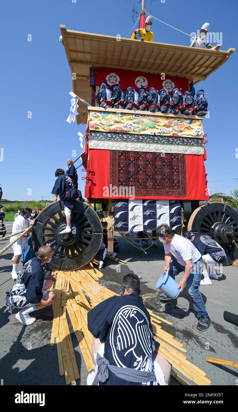 Participants draw and roll the Takayama float for demonstration in ...